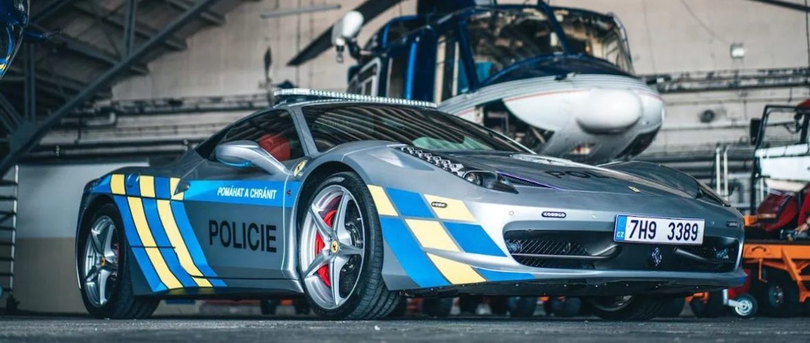 Skonfiskowane Ferrari 458 Italia służy w czeskiej policji - patrolować ...