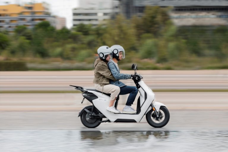 Skuter elektryczny Honda EM1 e: – na szybkie miejskie wypady [model ...