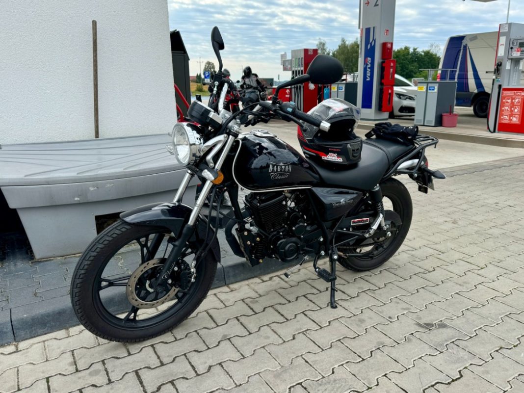 Barton Classic 125: ekonomiczny i przyjemnie prawdziwy motocykl [test ...